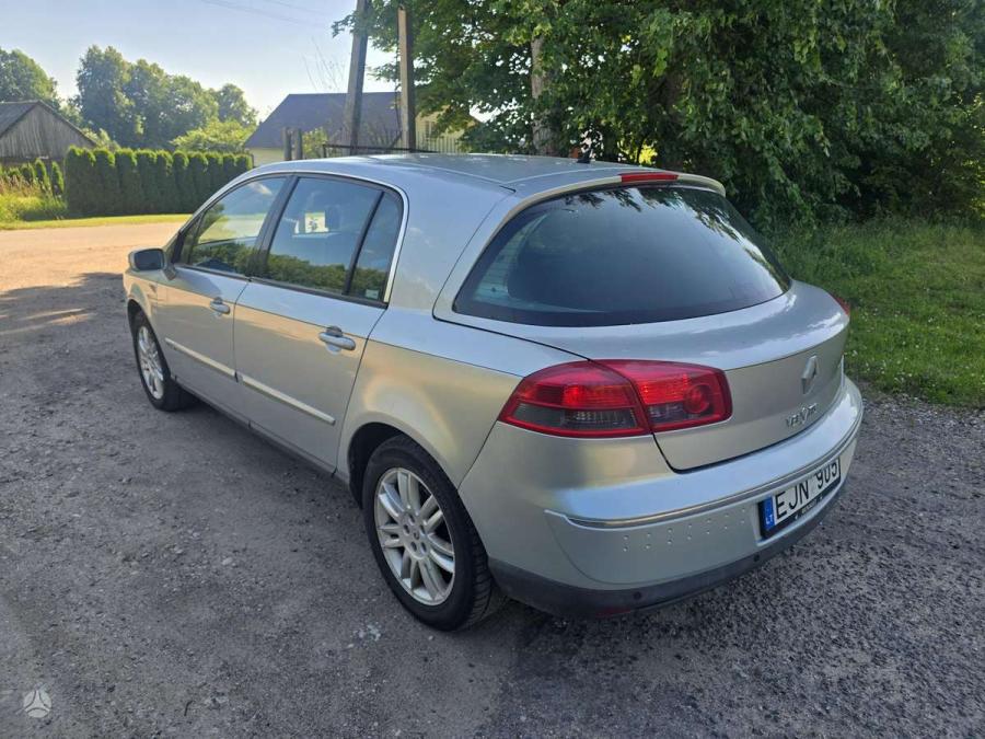 Pelēks Renault vel-satis 2004 Jurbarkas, ar dzinēja tilpumu 2.20 L un nobraukumu 240 tūkst. km par 950 €, foto 6 vietnē AUTOMOTO.COM.LV