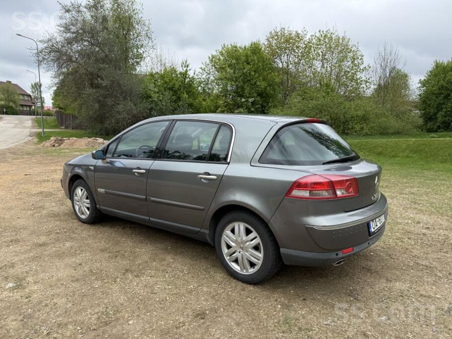 Pelēks Renault vel-satis 2006 Rīga, ar dzinēja tilpumu 2.00 L un nobraukumu 105 tūkst. km par 3150 €, foto 5 vietnē AUTOMOTO.COM.LV