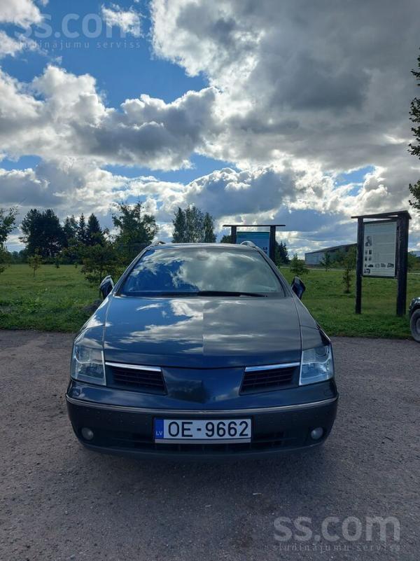Grey Renault vel-satis 2008 in Riga, with an engine capacity of 2.00 L and mileage of 348 thousand km for 2750 €, photo 8 on AUTOMOTO.COM.LV