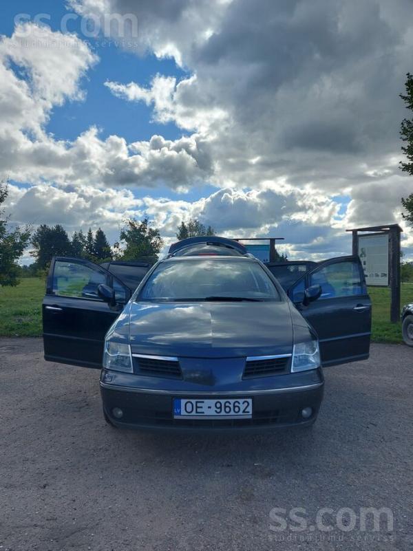 Grey Renault vel-satis 2008 in Riga, with an engine capacity of 2.00 L and mileage of 348 thousand km for 2750 €, photo 9 on AUTOMOTO.COM.LV