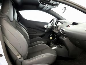Blue Renault Wind 2011 in Tallinn, with an engine capacity of 1.10 L and mileage of 194 thousand km for 1799 €, photo 17 on AUTOMOTO.COM.LV