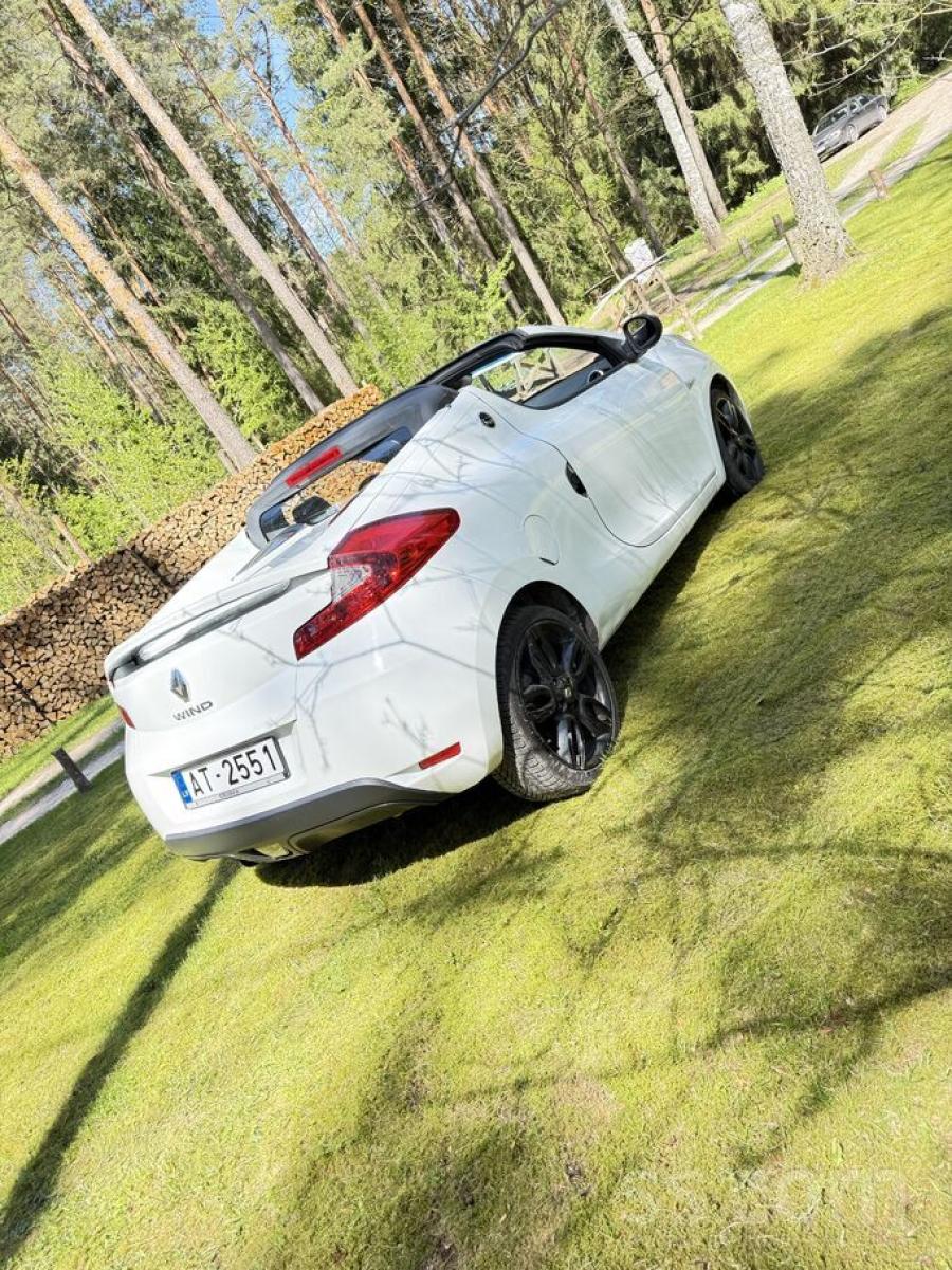 White Renault Wind 2011 in Riga, with an engine capacity of 1.40 L and mileage of 158 thousand km for 4000 €, photo 8 on AUTOMOTO.COM.LV