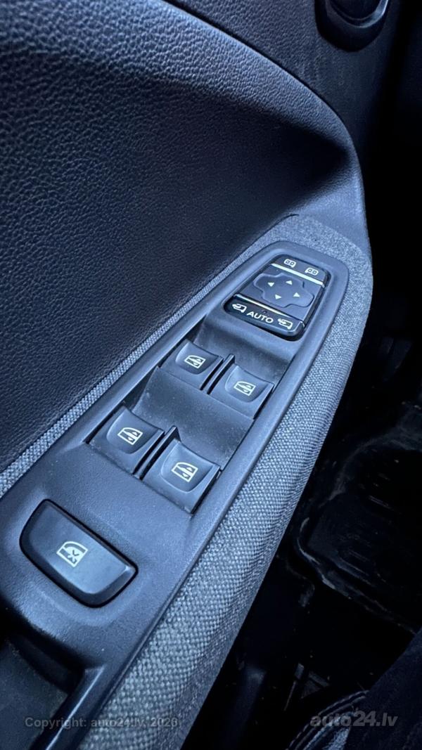 Melns Renault Zoe 2020 Tallina, ar dzinēja tilpumu 0.00 L un nobraukumu 123 tūkst. km par 8500 €, foto 11 vietnē AUTOMOTO.COM.LV