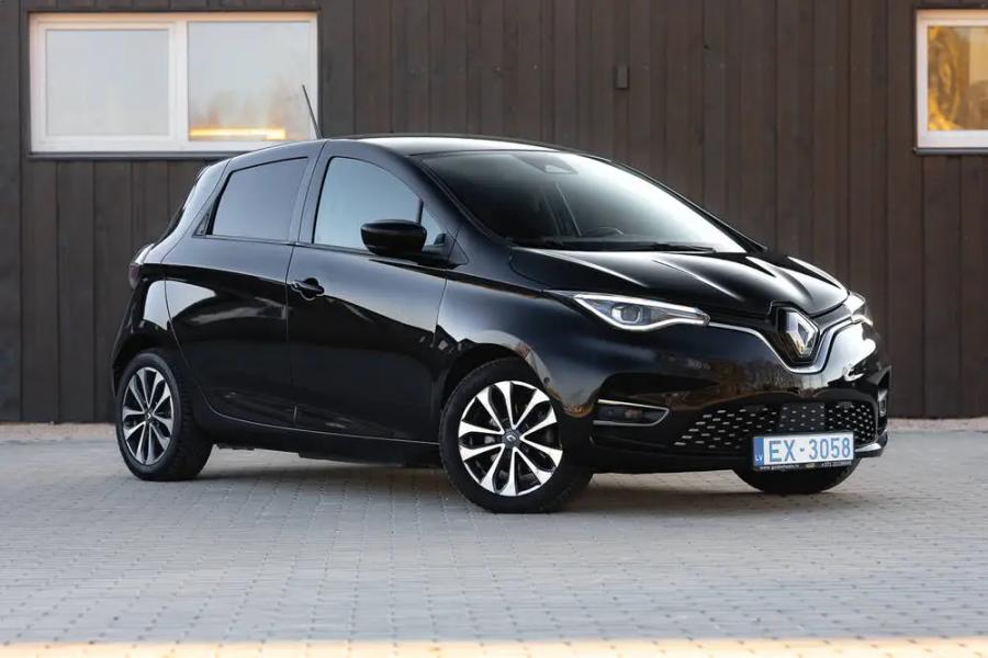Black Renault Zoe 2020 in Jelgava, with an engine capacity of 0.00 L and mileage of 121 thousand km for 11500 €, photo 3 on AUTOMOTO.COM.LV