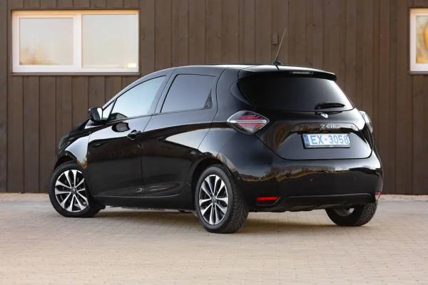 Black Renault Zoe 2020 in Jelgava, with an engine capacity of 0.00 L and mileage of 121 thousand km for 11500 €, photo 4 on AUTOMOTO.COM.LV