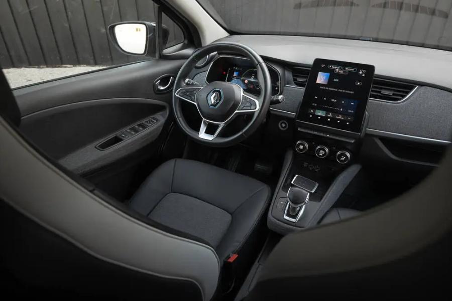 Black Renault Zoe 2020 in Jelgava, with an engine capacity of 0.00 L and mileage of 121 thousand km for 11500 €, photo 9 on AUTOMOTO.COM.LV