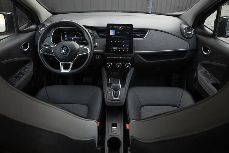 Black Renault Zoe 2020 in Jelgava, with an engine capacity of 0.00 L and mileage of 121 thousand km for 11500 €, photo 10 on AUTOMOTO.COM.LV