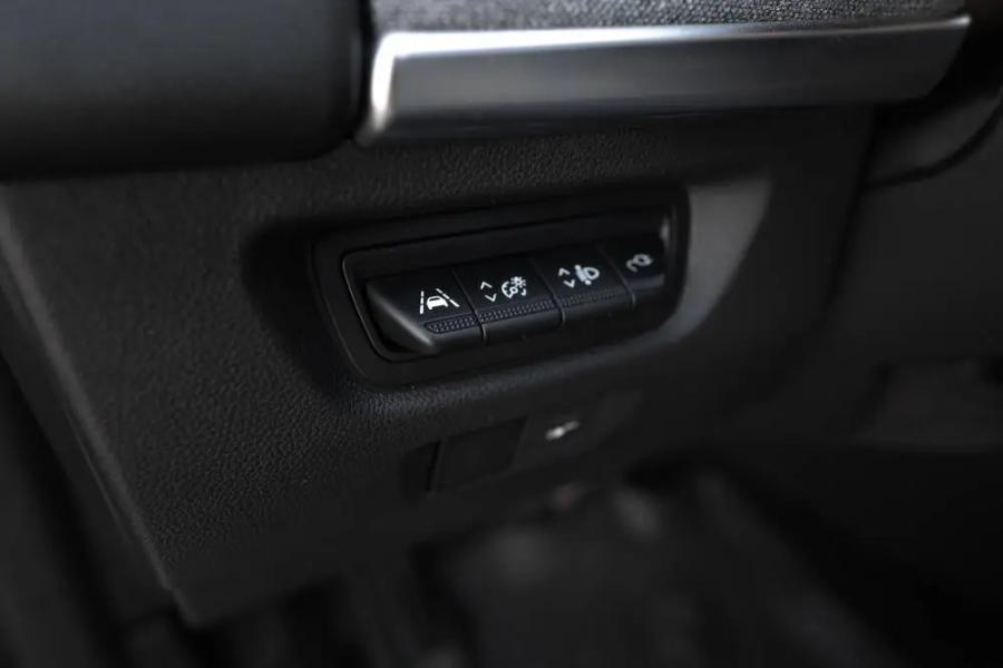 Black Renault Zoe 2020 in Jelgava, with an engine capacity of 0.00 L and mileage of 121 thousand km for 11500 €, photo 11 on AUTOMOTO.COM.LV