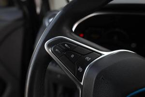 Black Renault Zoe 2020 in Jelgava, with an engine capacity of 0.00 L and mileage of 121 thousand km for 11500 €, photo 14 on AUTOMOTO.COM.LV