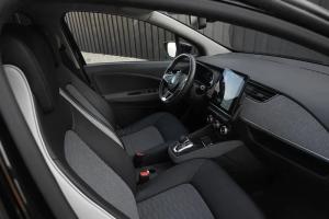 Black Renault Zoe 2020 in Jelgava, with an engine capacity of 0.00 L and mileage of 121 thousand km for 11500 €, photo 19 on AUTOMOTO.COM.LV