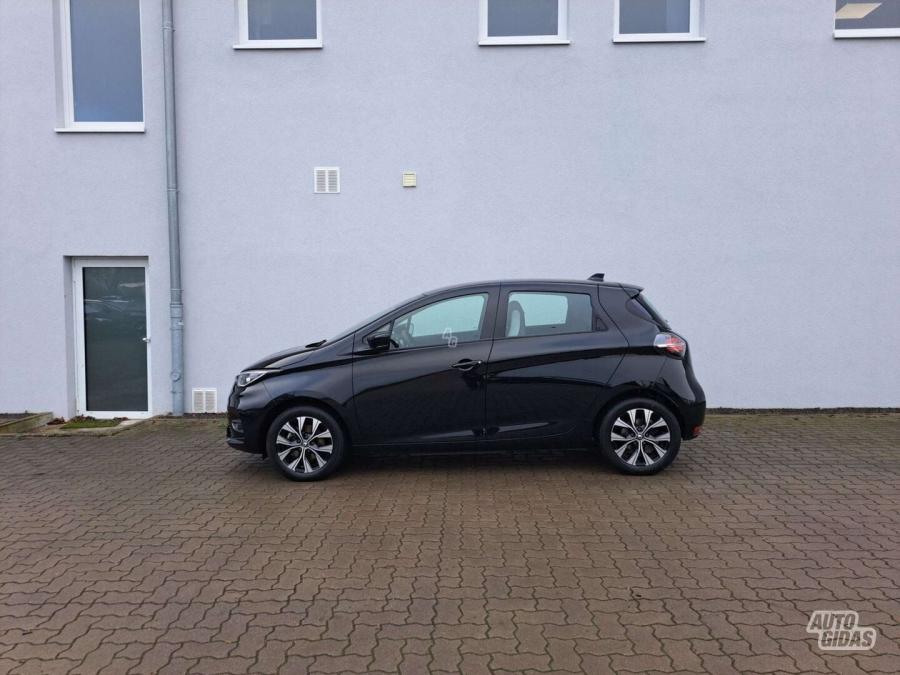 Black Renault Zoe 2023 in Kaunas, with an engine capacity of 0.00 L and mileage of 26 thousand km for 26925 €, photo 5 on AUTOMOTO.COM.LV