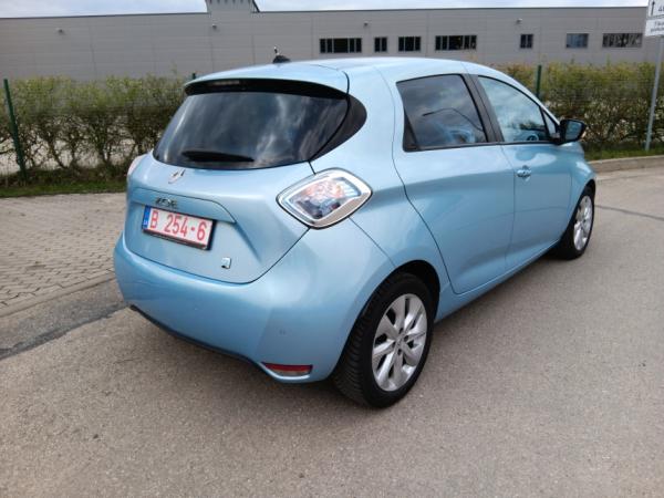 Blue Renault Zoe 2013 in Riga, with an engine capacity of 0.00 L and mileage of 149 thousand km for 5750 €, photo 3 on AUTOMOTO.COM.LV