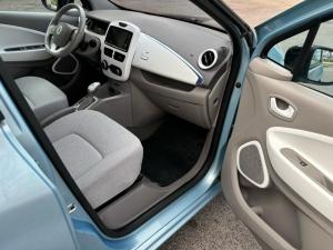 Blue Renault Zoe 2013 in Riga, with an engine capacity of 0.00 L and mileage of 149 thousand km for 5750 €, photo 5 on AUTOMOTO.COM.LV