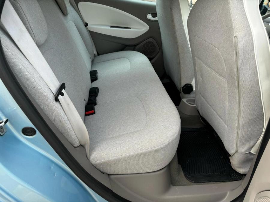 Blue Renault Zoe 2013 in Riga, with an engine capacity of 0.00 L and mileage of 149 thousand km for 5750 €, photo 6 on AUTOMOTO.COM.LV