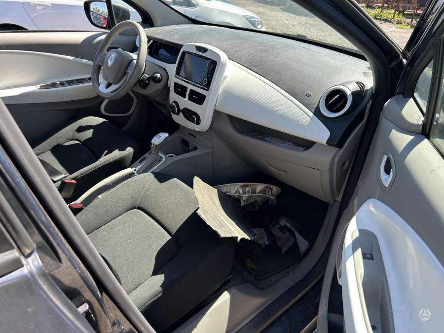 Pelēks Renault Zoe 2019 Kauņa, ar dzinēja tilpumu 0.00 L un nobraukumu 78 tūkst. km par 3650 €, foto 9 vietnē AUTOMOTO.COM.LV