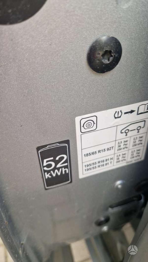 Grey Renault Zoe 2020 in Kaunas, with an engine capacity of 0.00 L and mileage of 14 thousand km for 12500 €, photo 11 on AUTOMOTO.COM.LV