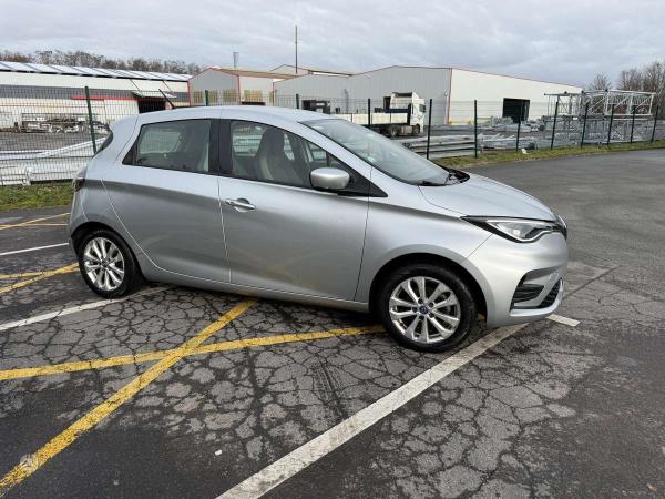 Grey Renault Zoe 2020 in Kaunas, with an engine capacity of 0.00 L and mileage of 99 thousand km for 4990 €, photo 2 on AUTOMOTO.COM.LV