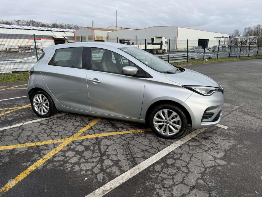 Grey Renault Zoe 2020 in Kaunas, with an engine capacity of 0.00 L and mileage of 99 thousand km for 4990 €, photo 2 on AUTOMOTO.COM.LV