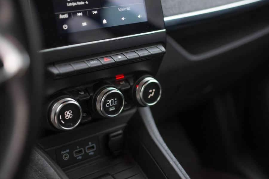 Pelēks Renault Zoe 2020 Rīga, ar dzinēja tilpumu 0.00 L un nobraukumu 82 tūkst. km par 14300 €, foto 13 vietnē AUTOMOTO.COM.LV