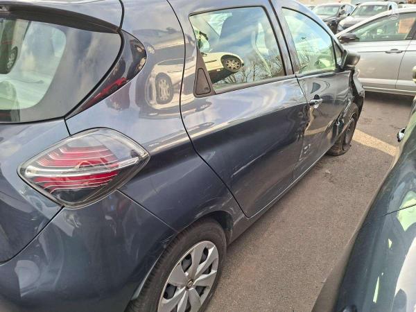 Grey Renault Zoe 2021 in Panevezys, with an engine capacity of 0.00 L and mileage of 52 thousand km for 6400 €, photo 6 on AUTOMOTO.COM.LV