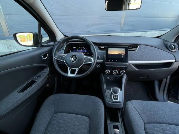 Grey Renault Zoe 2021 in Riga, with an engine capacity of 0.00 L and mileage of 113 thousand km for 14990 €, photo 4 on AUTOMOTO.COM.LV