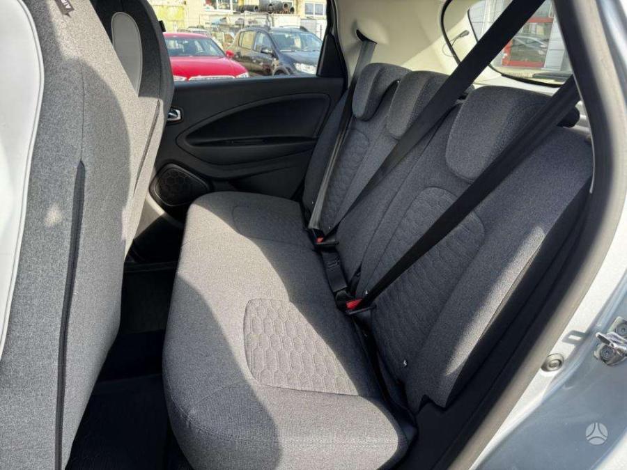 Pelēks Renault Zoe 2021 Radviliškis, ar dzinēja tilpumu 0.00 L un nobraukumu 50 tūkst. km par 15185 €, foto 17 vietnē AUTOMOTO.COM.LV