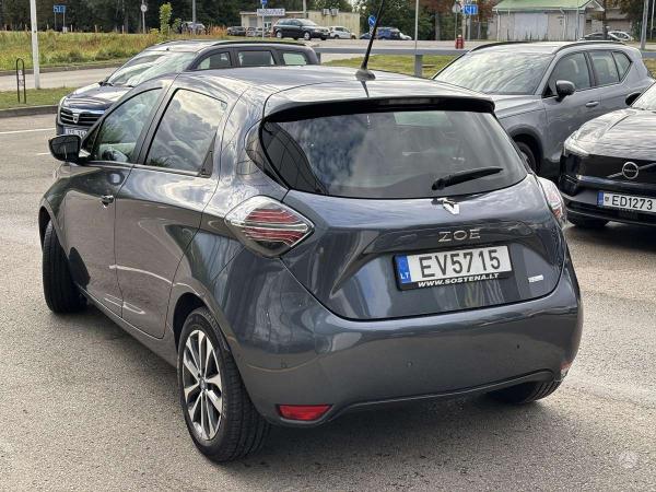 Grey Renault Zoe 2021 in Siauliai, with an engine capacity of 0.00 L and mileage of 71 thousand km for 13500 €, photo 4 on AUTOMOTO.COM.LV