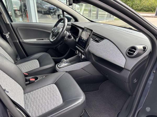 Grey Renault Zoe 2021 in Siauliai, with an engine capacity of 0.00 L and mileage of 71 thousand km for 13500 €, photo 5 on AUTOMOTO.COM.LV