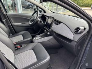 Grey Renault Zoe 2021 in Siauliai, with an engine capacity of 0.00 L and mileage of 71 thousand km for 13500 €, photo 6 on AUTOMOTO.COM.LV
