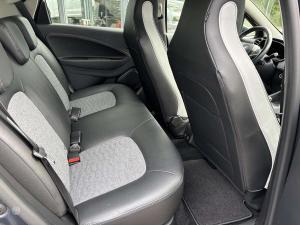 Grey Renault Zoe 2021 in Siauliai, with an engine capacity of 0.00 L and mileage of 71 thousand km for 13500 €, photo 7 on AUTOMOTO.COM.LV