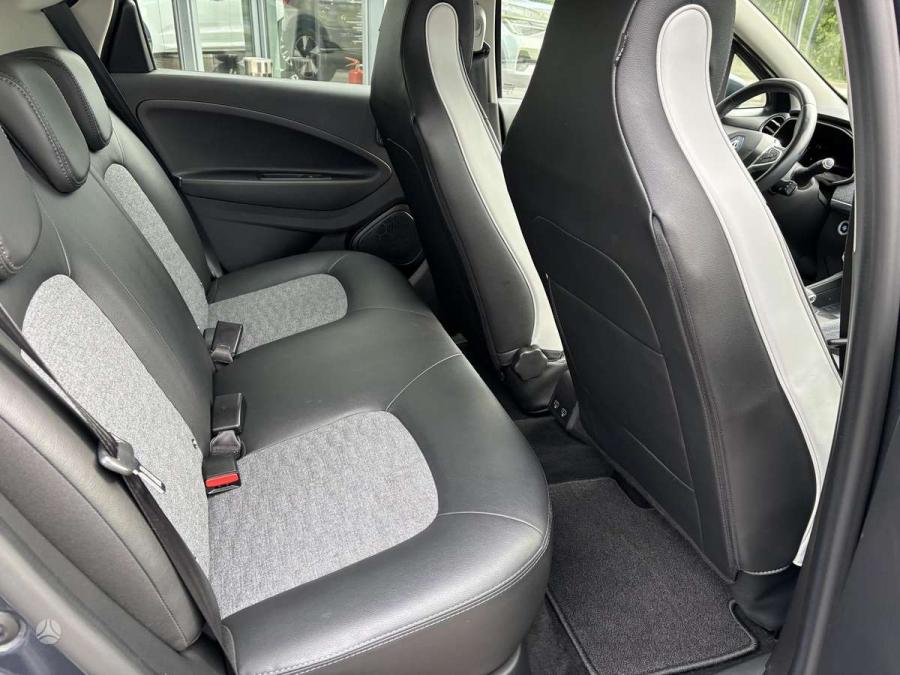 Grey Renault Zoe 2021 in Siauliai, with an engine capacity of 0.00 L and mileage of 71 thousand km for 13500 €, photo 7 on AUTOMOTO.COM.LV