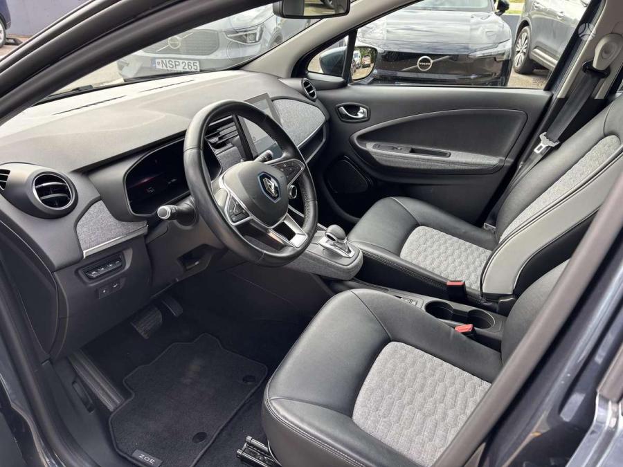 Grey Renault Zoe 2021 in Siauliai, with an engine capacity of 0.00 L and mileage of 71 thousand km for 13500 €, photo 8 on AUTOMOTO.COM.LV