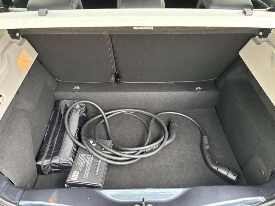 Grey Renault Zoe 2021 in Siauliai, with an engine capacity of 0.00 L and mileage of 71 thousand km for 13500 €, photo 15 on AUTOMOTO.COM.LV
