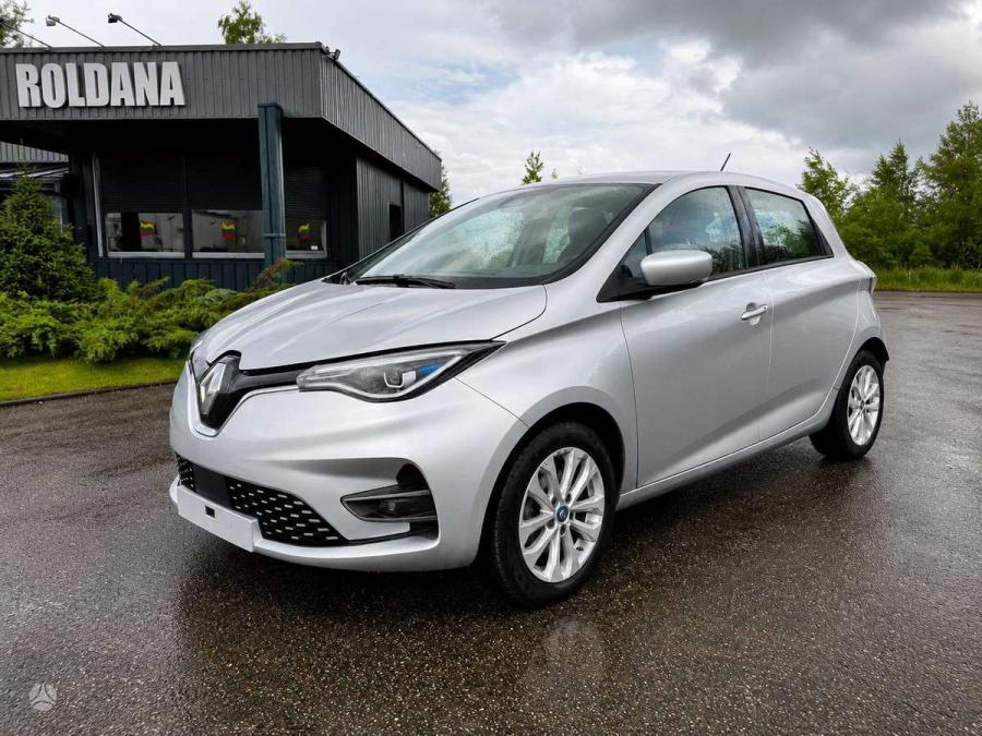 Grey Renault Zoe 2021 in Pakruojis, with an engine capacity of 0.00 L and mileage of 102 thousand km for 10400 €, photo 1 on AUTOMOTO.COM.LV