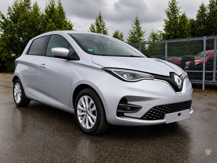 Grey Renault Zoe 2021 in Pakruojis, with an engine capacity of 0.00 L and mileage of 102 thousand km for 10400 €, photo 3 on AUTOMOTO.COM.LV