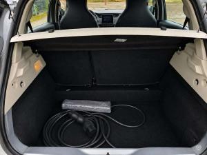Grey Renault Zoe 2021 in Pakruojis, with an engine capacity of 0.00 L and mileage of 102 thousand km for 10400 €, photo 7 on AUTOMOTO.COM.LV