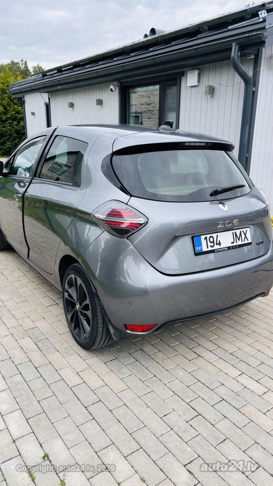 Grey Renault Zoe 2023 in Voru, with an engine capacity of 0.00 L and mileage of 27 thousand km for 16990 €, photo 4 on AUTOMOTO.COM.LV