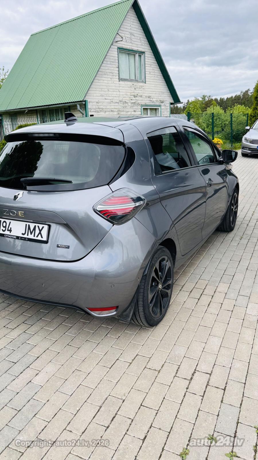 Grey Renault Zoe 2023 in Voru, with an engine capacity of 0.00 L and mileage of 27 thousand km for 16990 €, photo 5 on AUTOMOTO.COM.LV