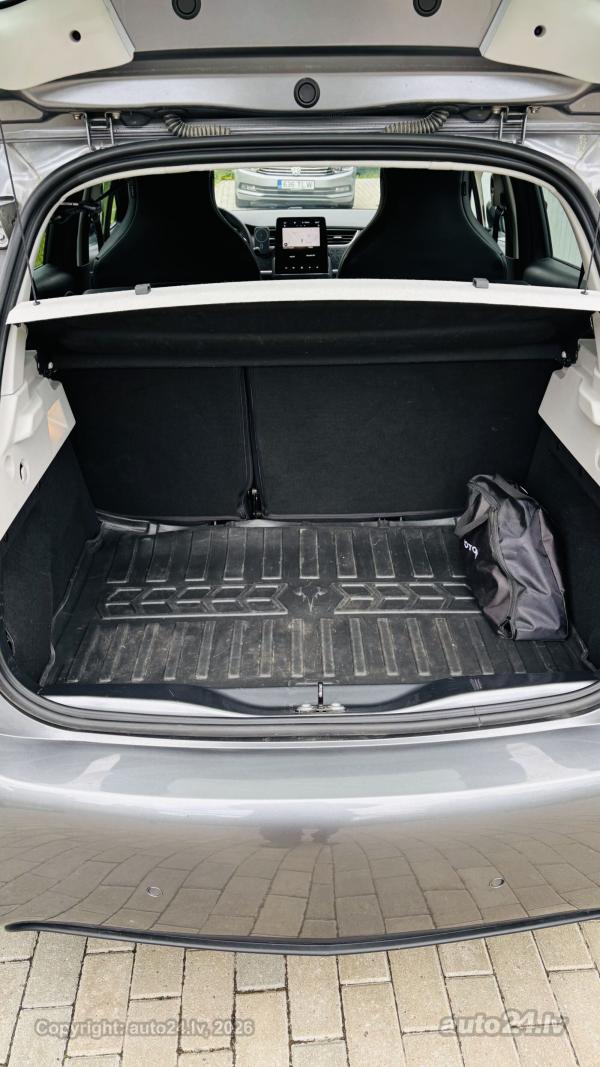 Grey Renault Zoe 2023 in Voru, with an engine capacity of 0.00 L and mileage of 27 thousand km for 16990 €, photo 6 on AUTOMOTO.COM.LV