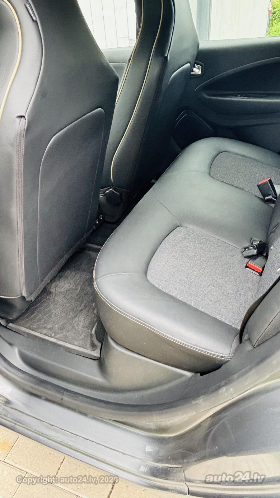Grey Renault Zoe 2023 in Voru, with an engine capacity of 0.00 L and mileage of 27 thousand km for 16990 €, photo 12 on AUTOMOTO.COM.LV