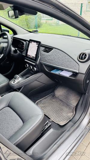 Grey Renault Zoe 2023 in Voru, with an engine capacity of 0.00 L and mileage of 27 thousand km for 16990 €, photo 13 on AUTOMOTO.COM.LV