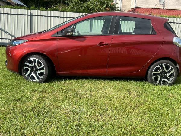Red Renault Zoe 2018 in Taurage, with an engine capacity of 0.00 L and mileage of 117 thousand km for 5400 €, photo 3 on AUTOMOTO.COM.LV