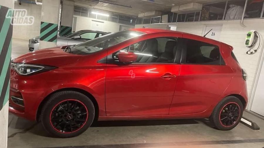 Red Renault Zoe 2021 in Vilnius, with an engine capacity of 0.00 L and mileage of 57 thousand km for 10500 €, photo 5 on AUTOMOTO.COM.LV