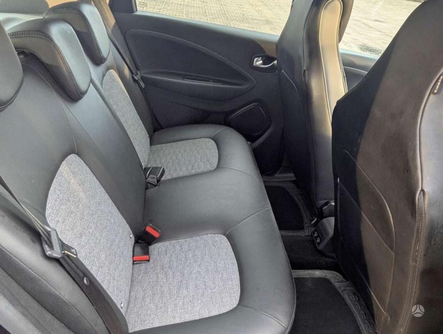 Violet Renault Zoe 2021 in Kaunas, with an engine capacity of 0.00 L and mileage of 70 thousand km for 10400 €, photo 12 on AUTOMOTO.COM.LV