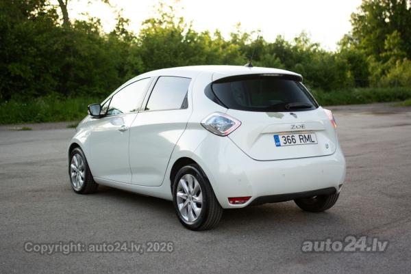 White Renault Zoe 2013 in Parnu, with an engine capacity of 0.00 L and mileage of 99 thousand km for 5990 €, photo 4 on AUTOMOTO.COM.LV