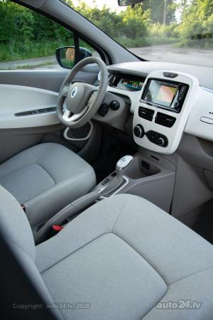 White Renault Zoe 2013 in Parnu, with an engine capacity of 0.00 L and mileage of 99 thousand km for 5990 €, photo 18 on AUTOMOTO.COM.LV
