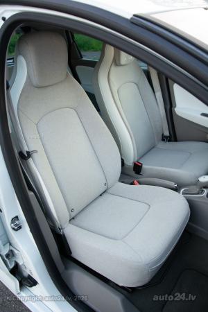 White Renault Zoe 2013 in Parnu, with an engine capacity of 0.00 L and mileage of 99 thousand km for 5990 €, photo 21 on AUTOMOTO.COM.LV