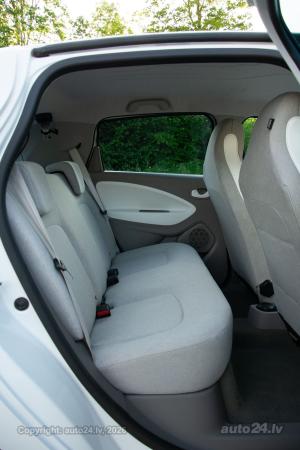 White Renault Zoe 2013 in Parnu, with an engine capacity of 0.00 L and mileage of 99 thousand km for 5990 €, photo 22 on AUTOMOTO.COM.LV
