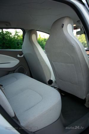 White Renault Zoe 2013 in Parnu, with an engine capacity of 0.00 L and mileage of 99 thousand km for 5990 €, photo 23 on AUTOMOTO.COM.LV