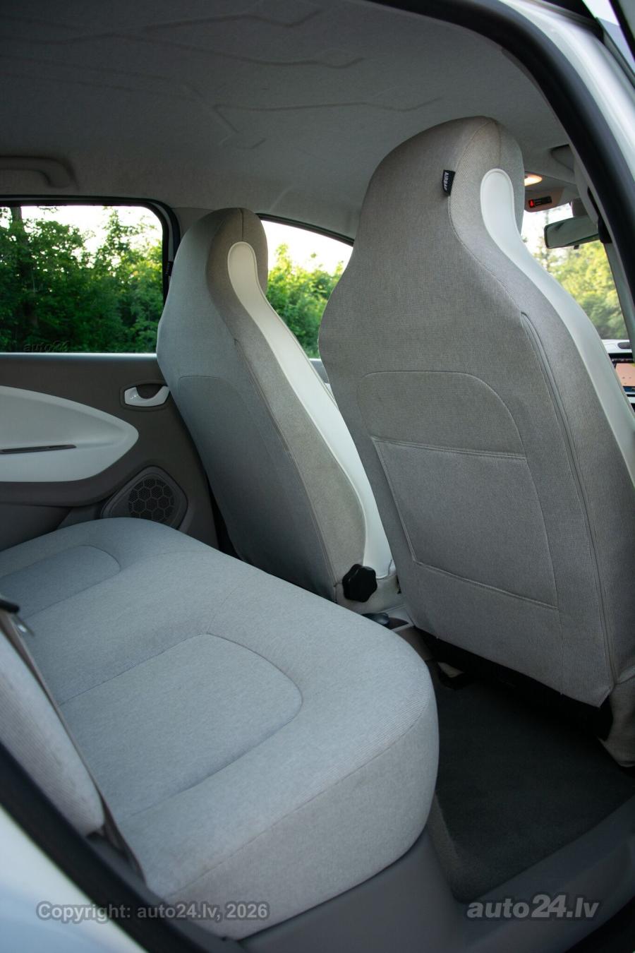 White Renault Zoe 2013 in Parnu, with an engine capacity of 0.00 L and mileage of 99 thousand km for 5990 €, photo 23 on AUTOMOTO.COM.LV